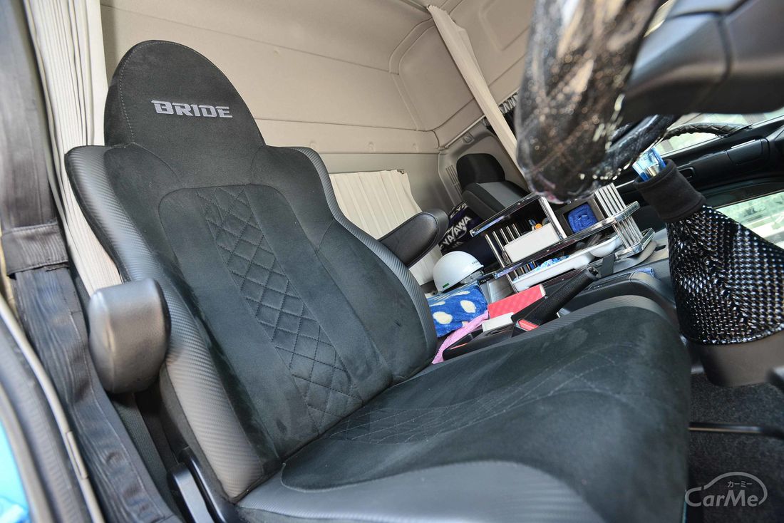BRIDEのトラック専用シートZAOUを実際に使っている運送会社にCarMe編集部が潜入 仕事に使えるシートか？ by 車選びドットコム