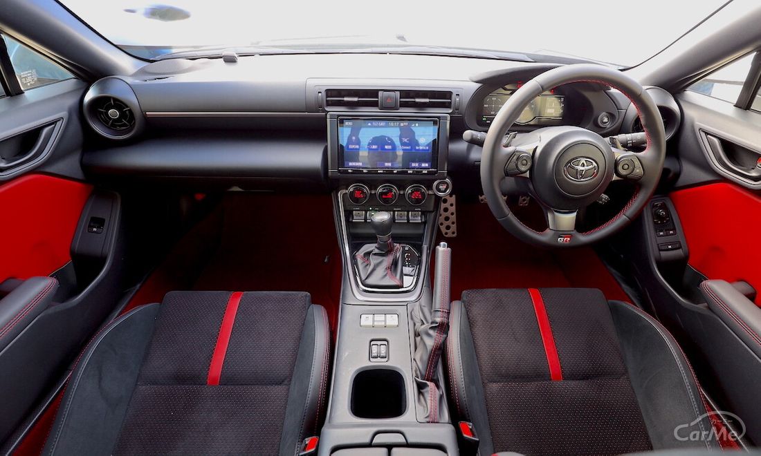 トヨタ GR86のインテリアはスポーツカーならではのこだわりがたくさん！【プロ徹底解説】 by 車選びドットコム